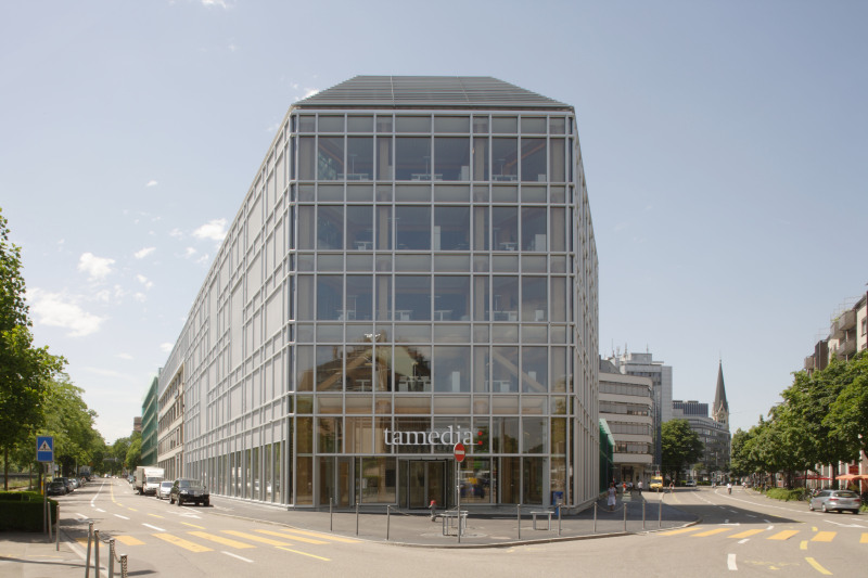Holzskelettrahmen als Möbel-Tragwerk von Shigeru Ban Japanische ...